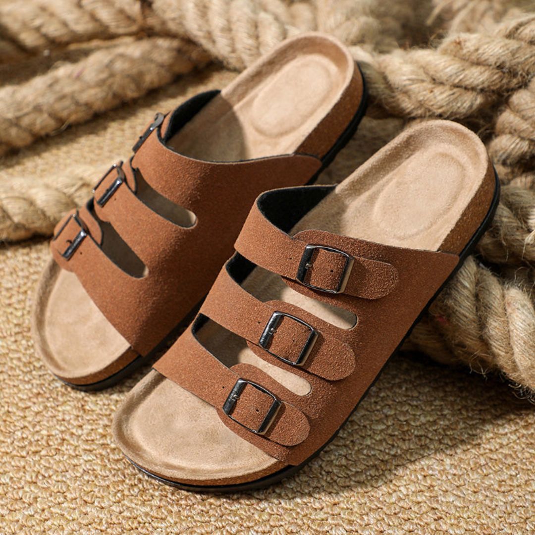 Soren Heritage Buckle Slides – Lion Style